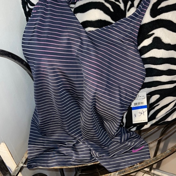 Nike | Tops | Nwt Nike Grey And Pink Cross Back Built In Bra Tank Size ...